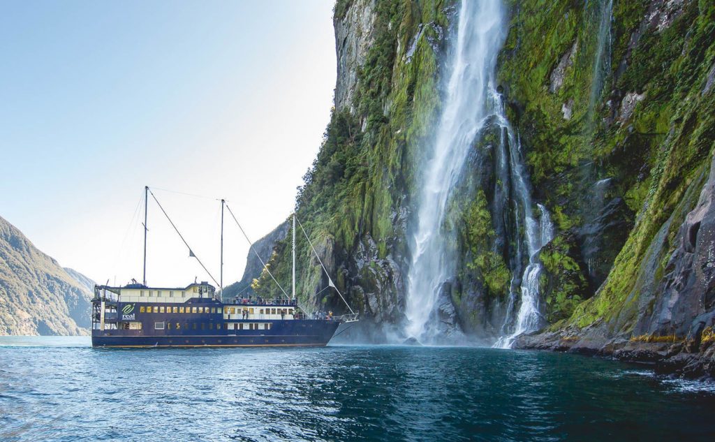 Milford Sound Coach & Cruise | Ski Express